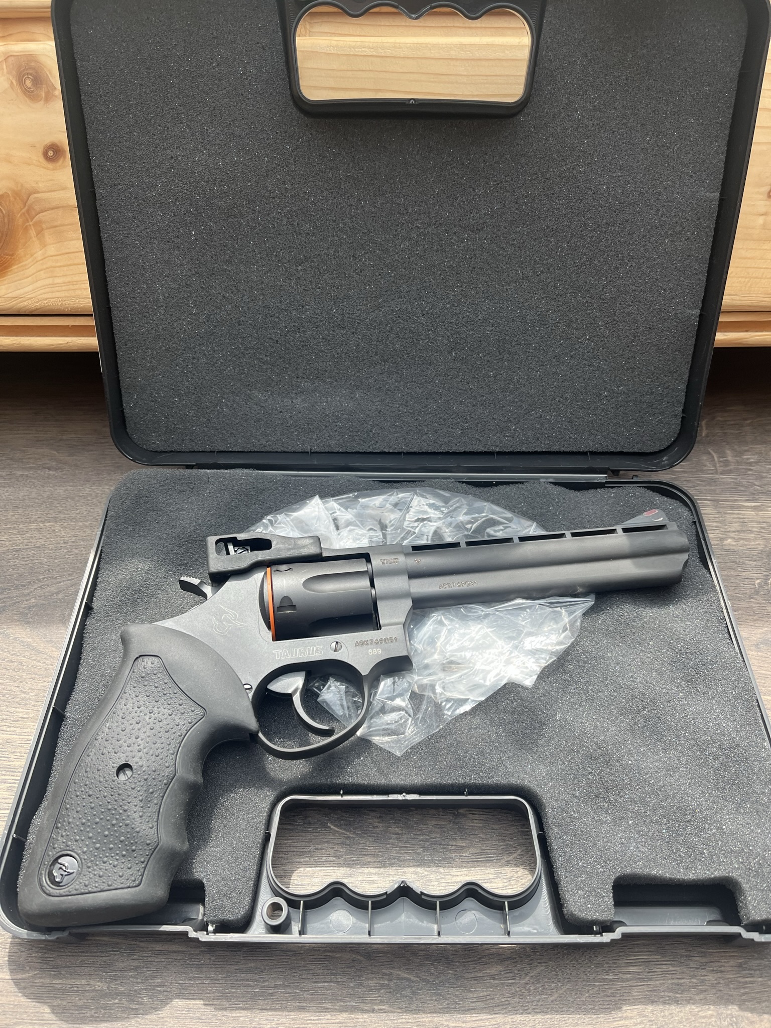Taurus Mod. 689 Revolver .357 Mag brüniert matt - NEU - eGun